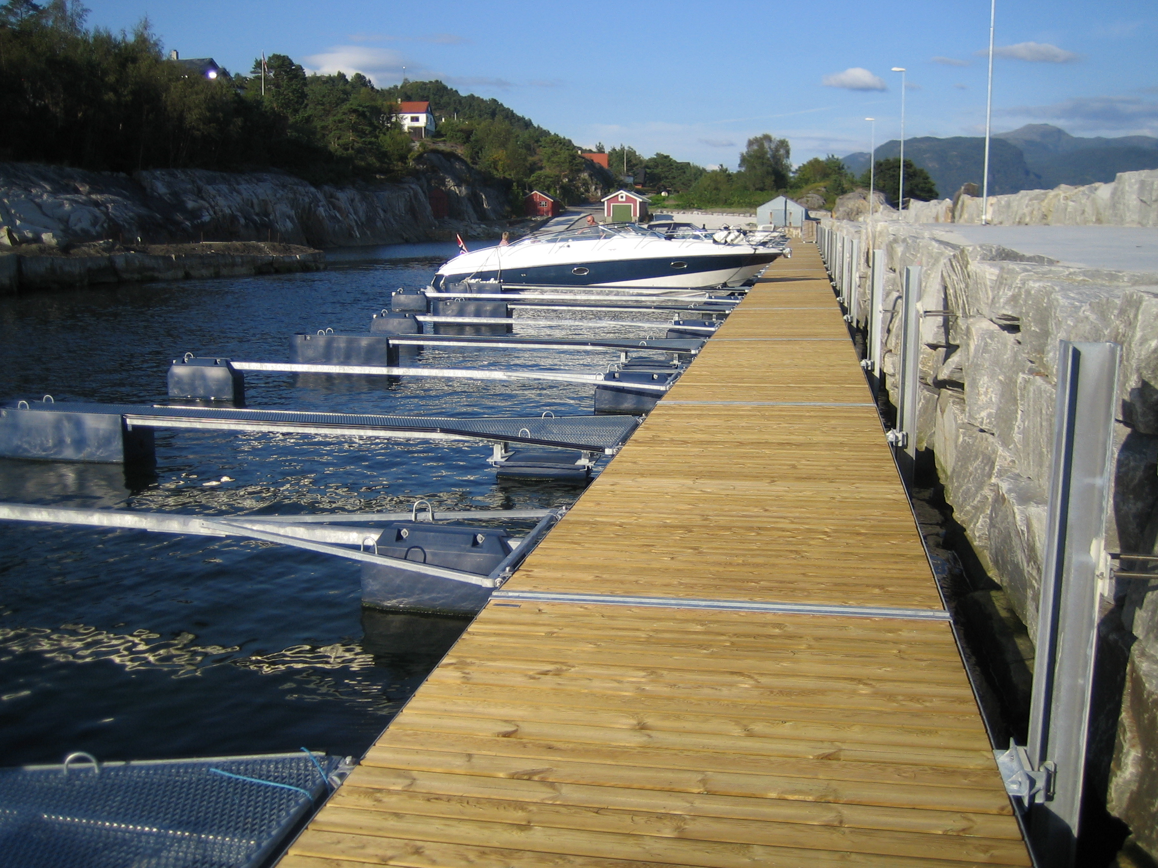 PONTONG TIL UTRIGGER, 525 L m/Redningsstige - Jamax