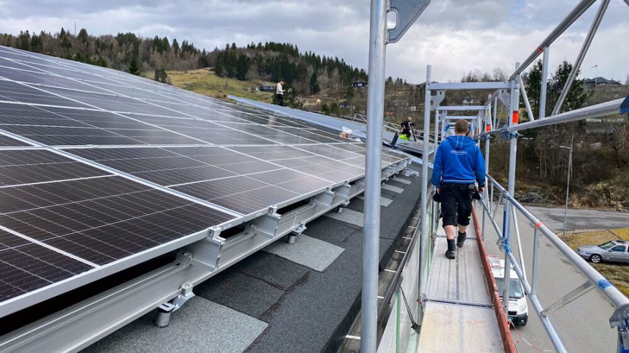 Raskt, smidig og enkelt med toplift for solcellepanel - Jamax