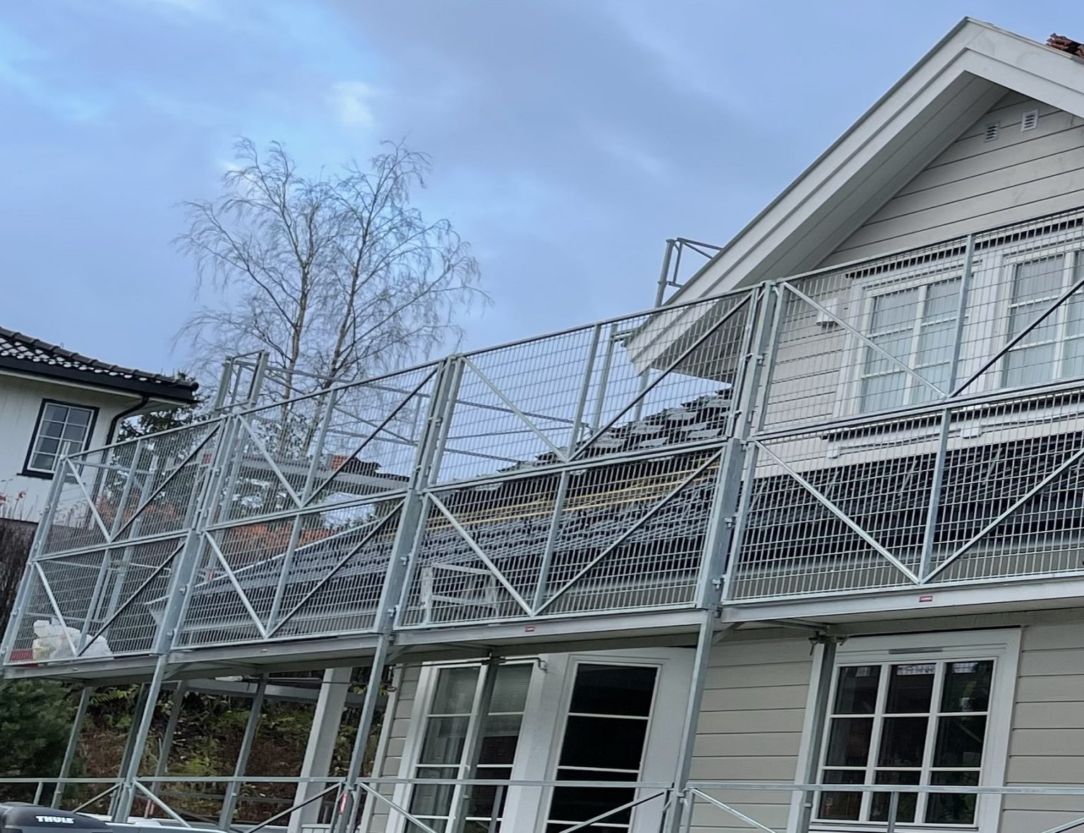 Vær trygg på taket med Jamax stillassystemers nye kantsikring ...